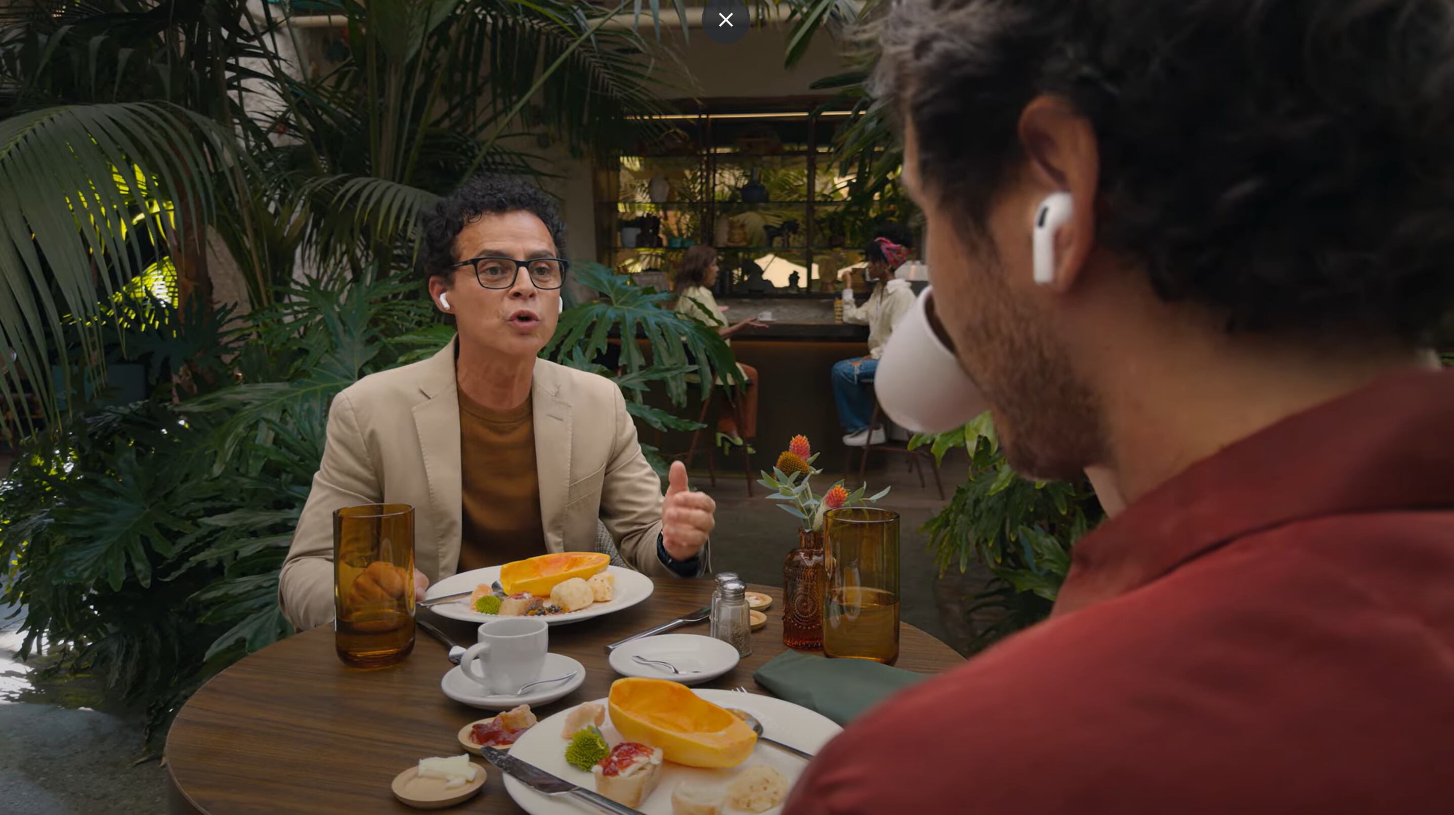 Samsung, Apple Real-Time Translation Tested: Barriers Persist