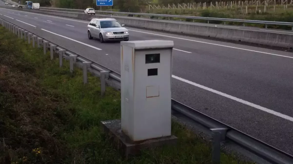 Di adiós a los radares: así son los nuevos radares blindados de la DGT