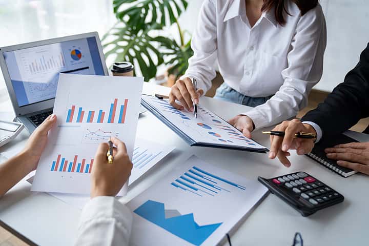 Stock Market LIVE: Nifty, Sensex Trade Little Changed; BPCL, Hindustan ...