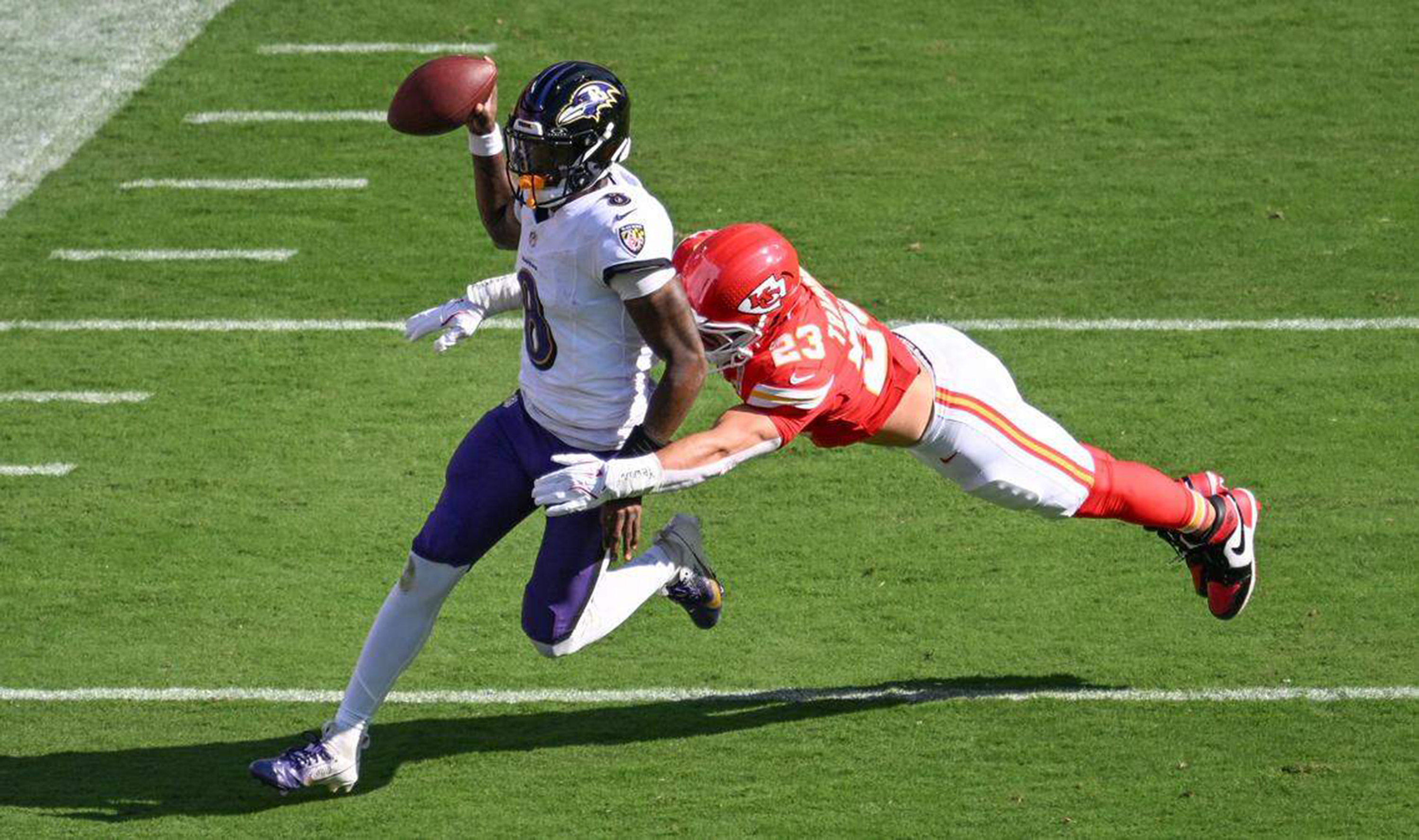 Ravens lose Lamar Jackson to injury in 37-20 loss to Chiefs, fall to 1-3