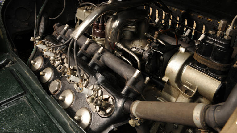 Who Invented The V8 Engine? (And No, It Didn't Come From America)
