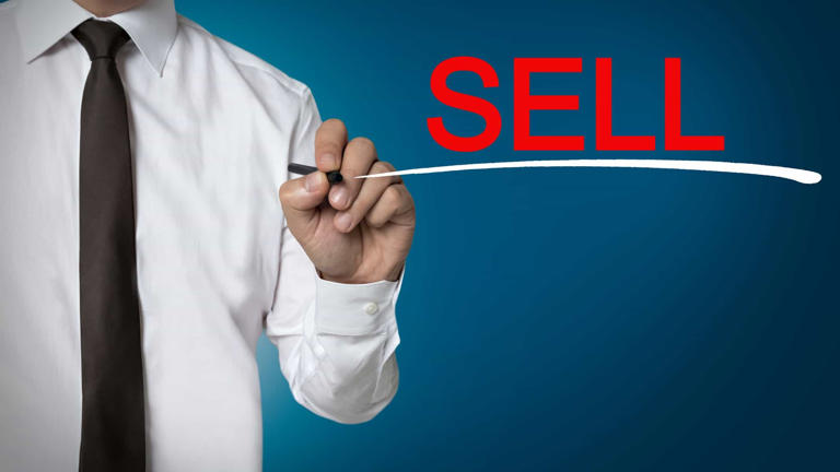 3 ASX 200 financial shares to sell: experts