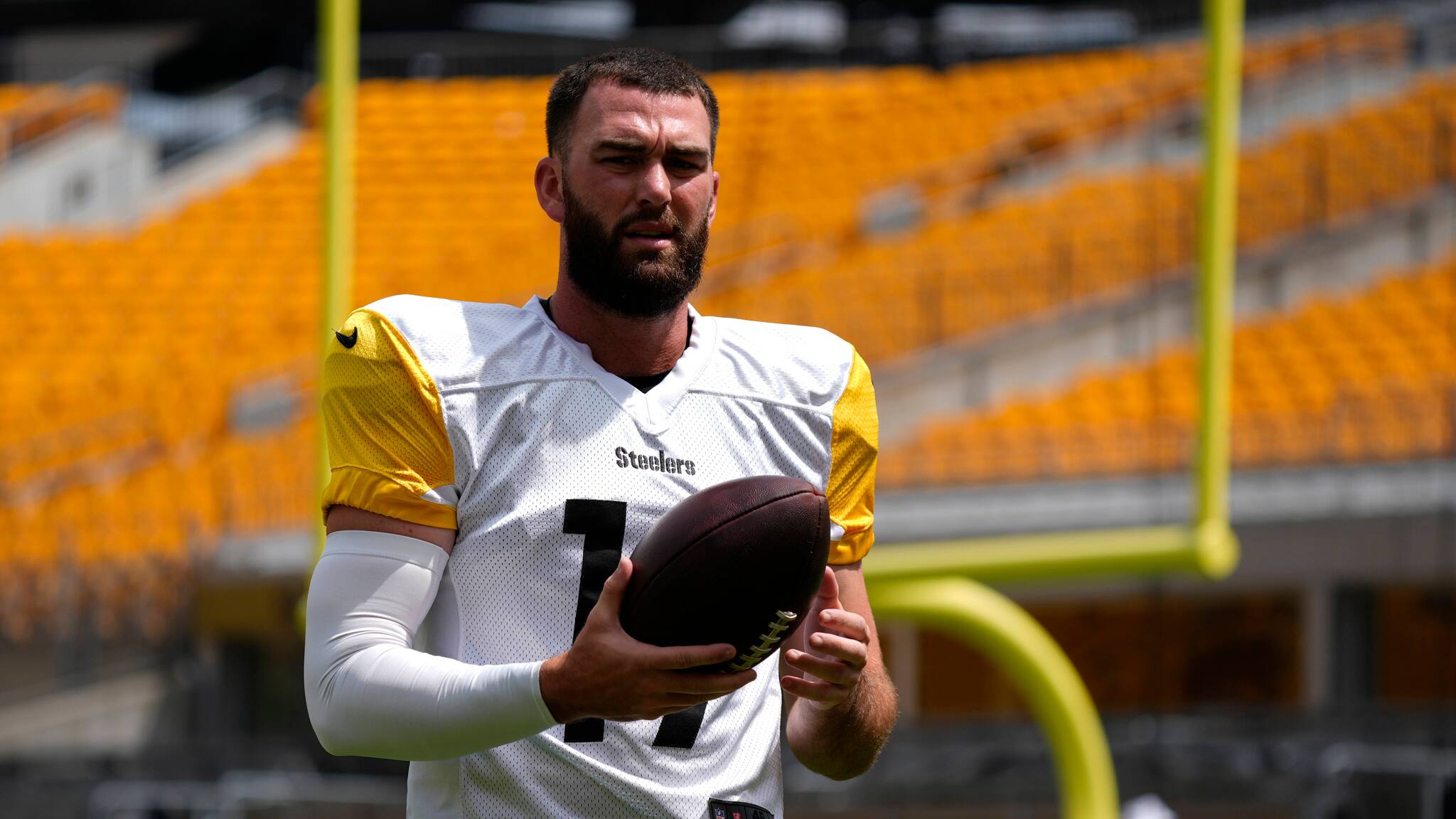 American Football: Pittsburgh-Steelers-Quarterback Skylar Thompson in ...