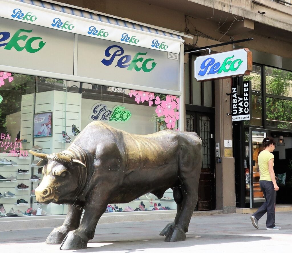 Dow, Nasdaq Futures Climb, Gold Soars As Investors Brush Off Looming ...