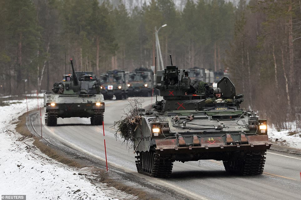 Sweden urged to weigh nuclear option against Russian threat