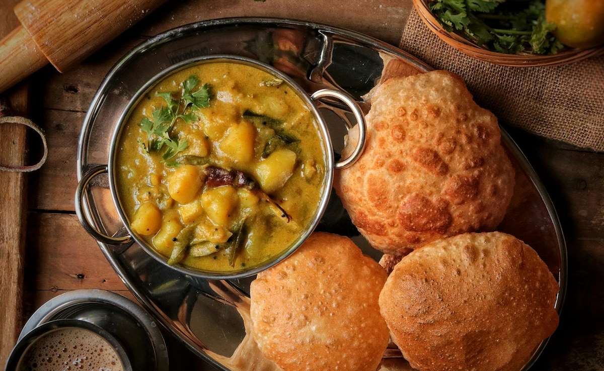 Festive Oily Foods Can Spike Acidity, Gallbladder Emergencies: Doctor Warns