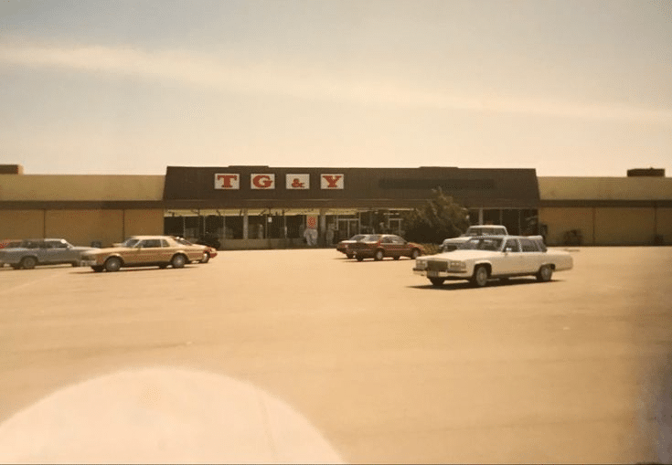 Nostalgic Shopping Mall Stores That No Longer Exist
