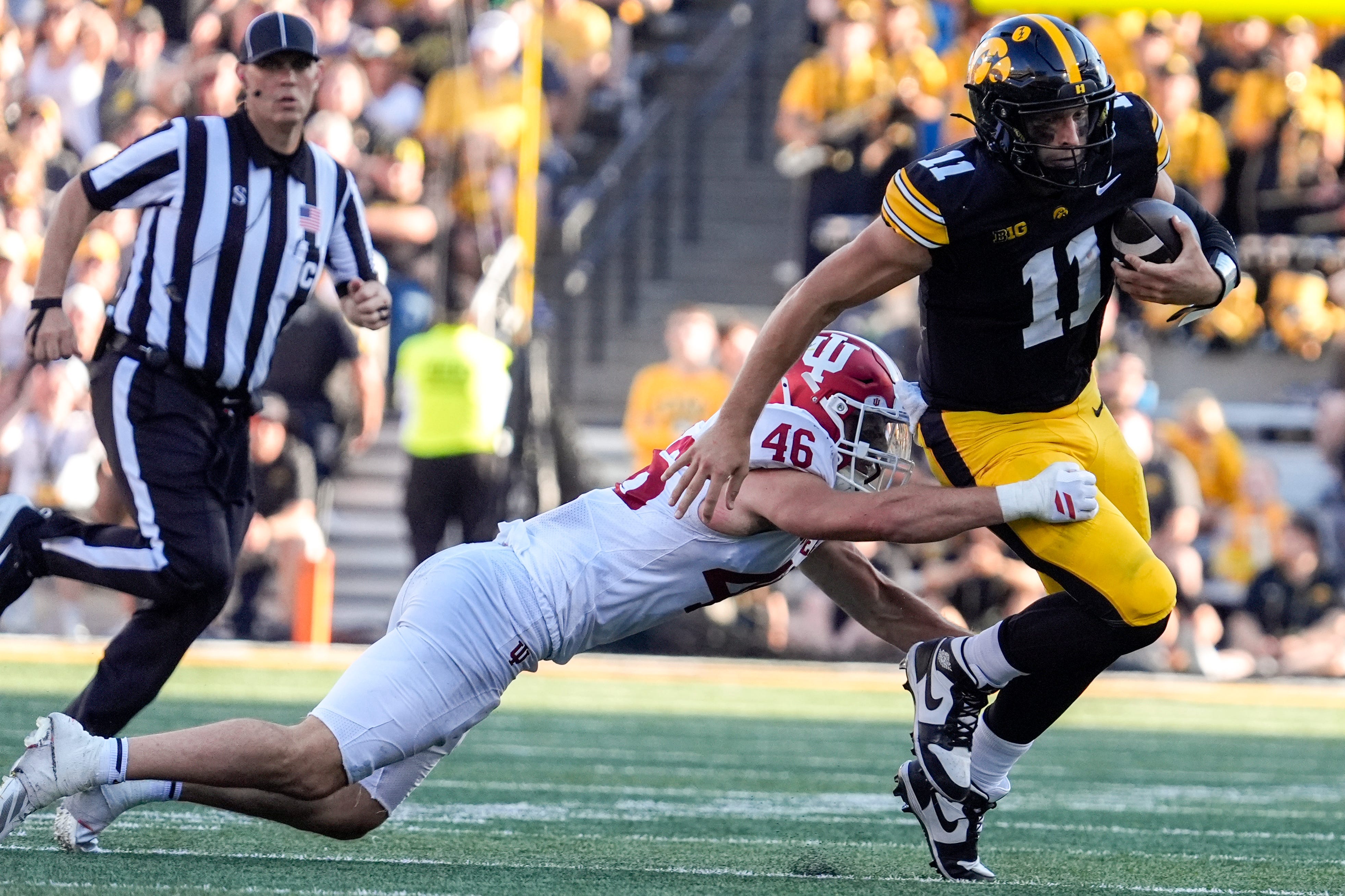 Updating Iowa starting quarterback Mark Gronowski's status entering ...