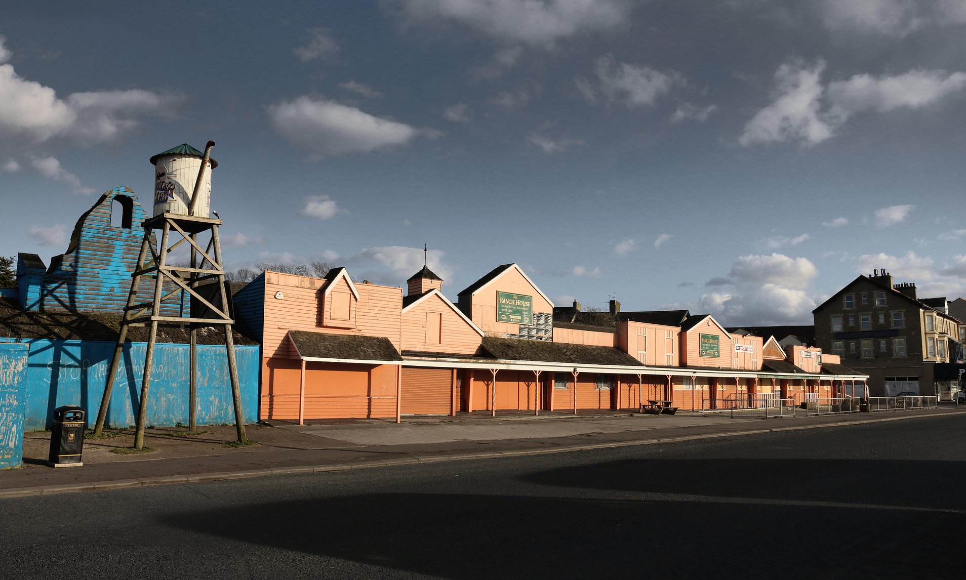 Inside the eerie abandoned theme park that looks like it's been 'frozen ...
