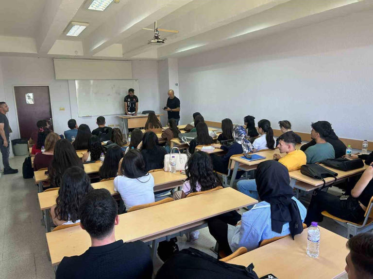 Polis uyuşturucu ile mücadele eğitimlerine devam ediyor