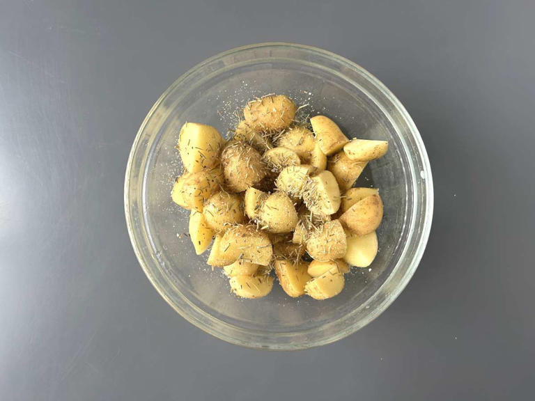 Breaded caprice des dieux cheese with potatoes, the viral recipe cooked ...