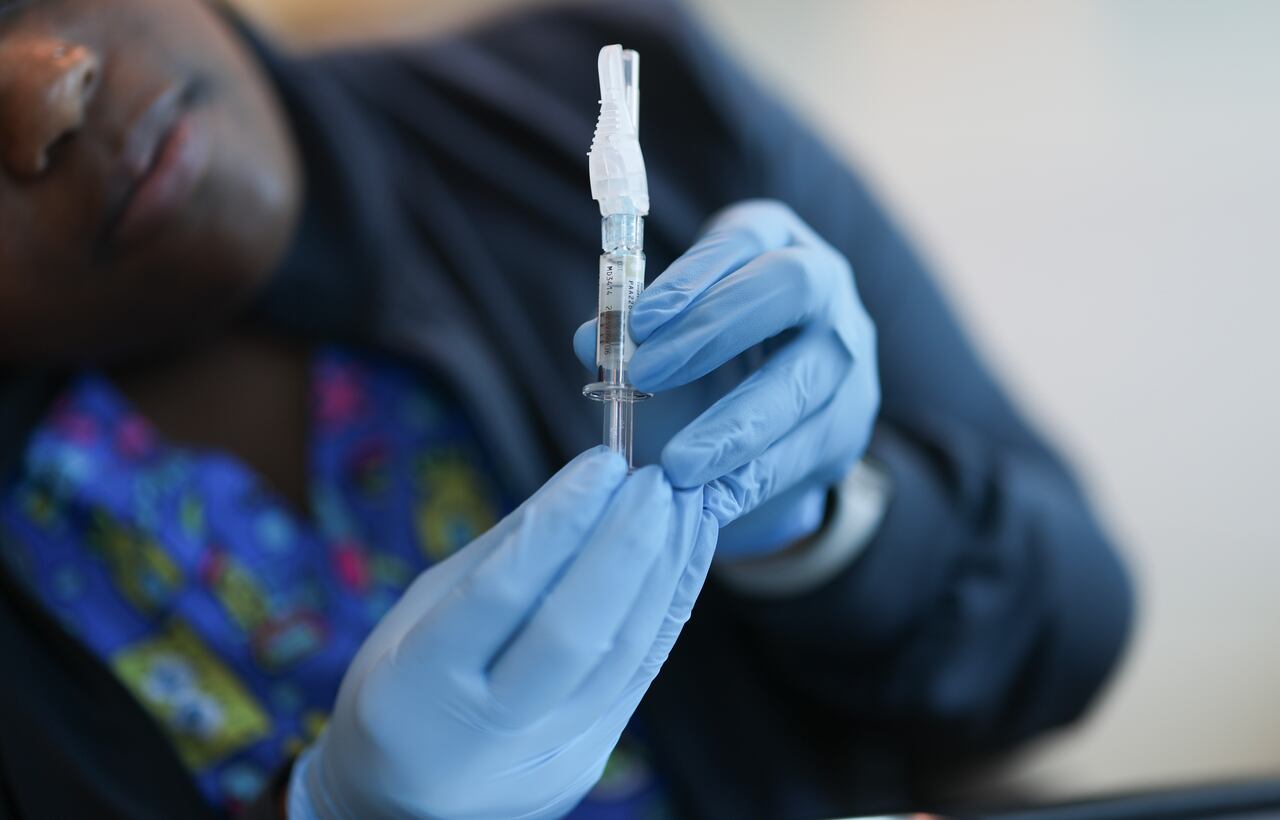 COVID-19 vaccine campaigns launch across Canada for 2025-26