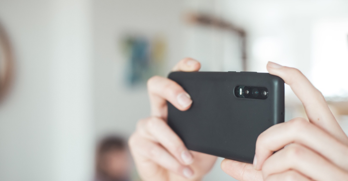 How to Turn an Old Smartphone into a Home Security Camera