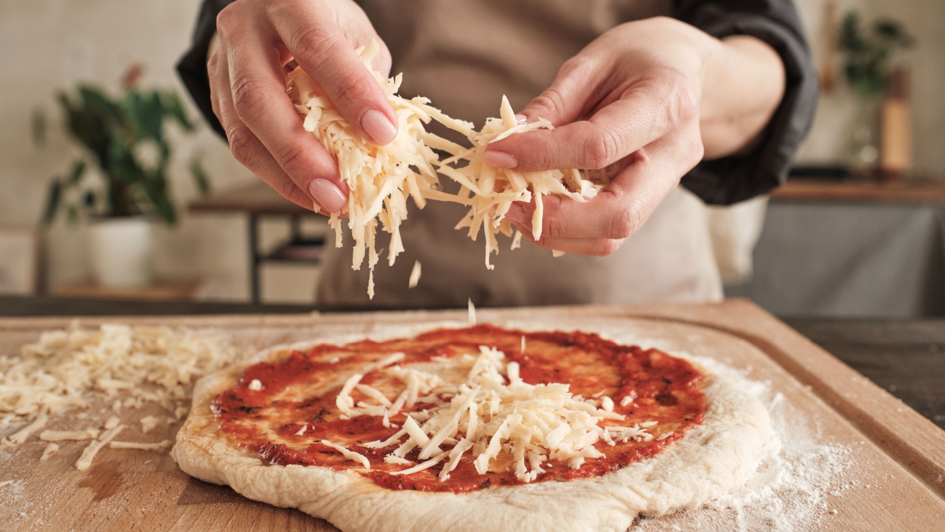 The Full Guide To Baking Pizza At Home