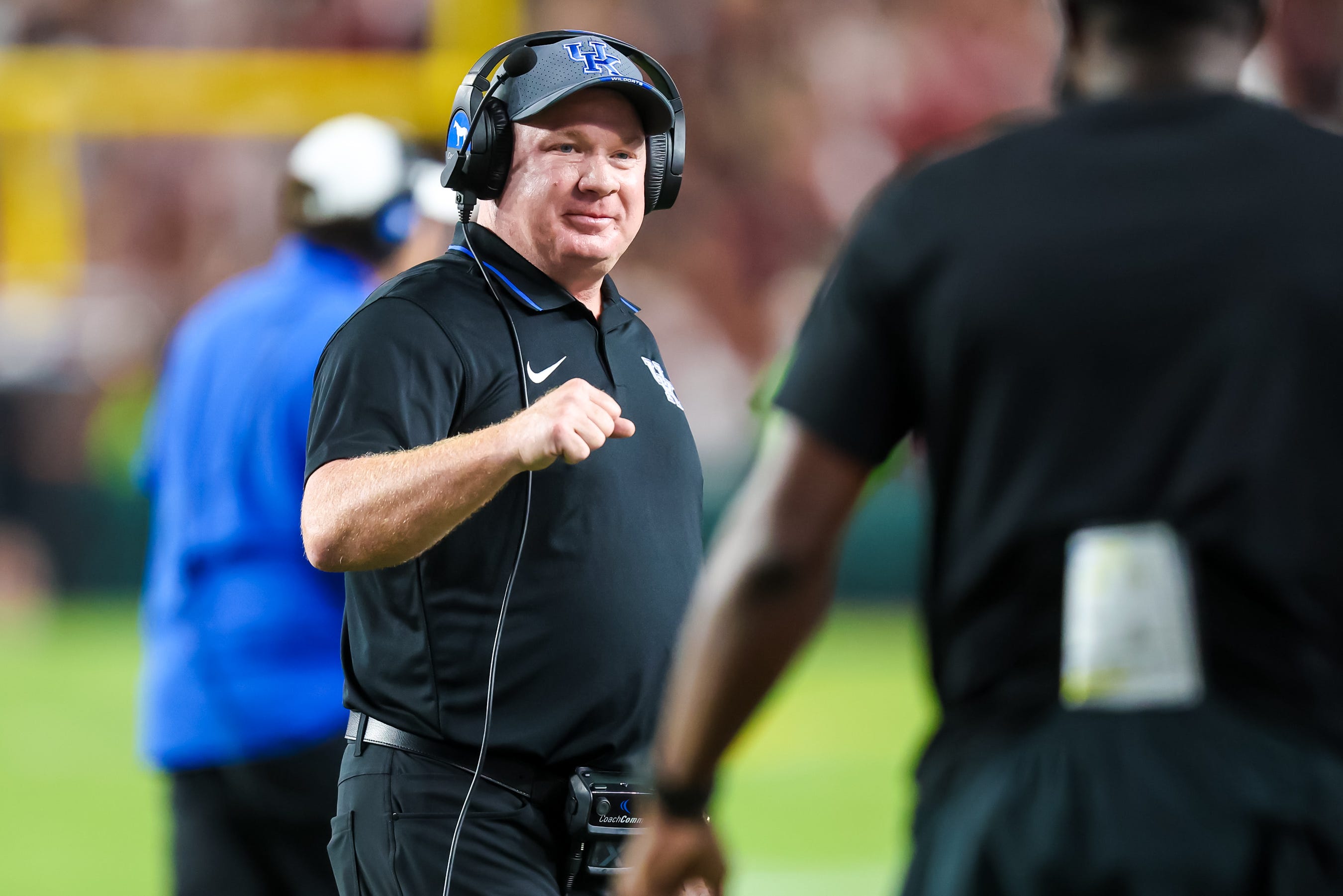 Social media reacts to Kentucky firing head coach Mark Stoops