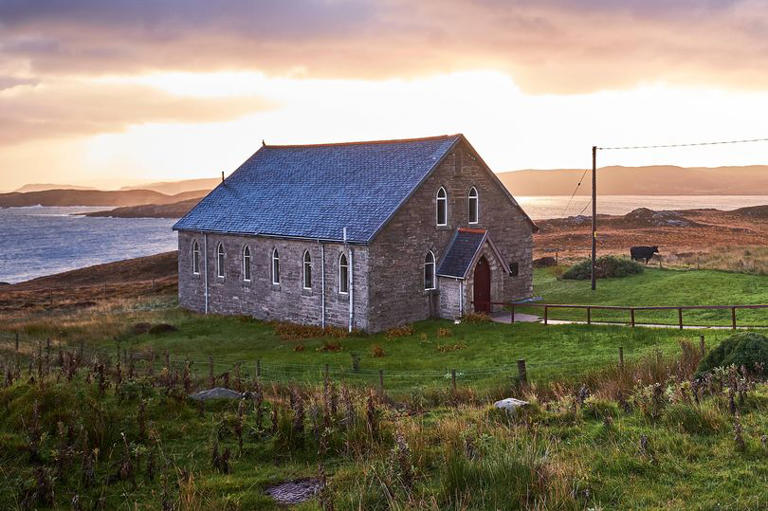 Explorer finds beautiful abandoned Welsh chapel but makes 'sad ...