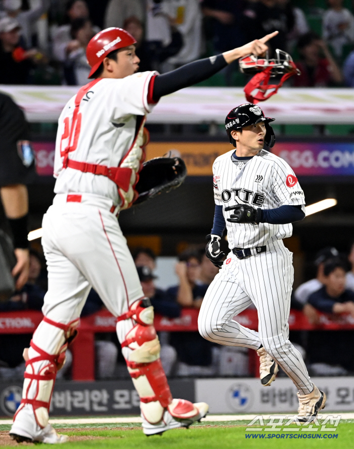 Shin Yoon-hoo who came all the way home, Cho Hyung-woo pointing to ...