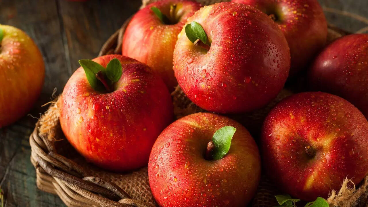 How to know if an apple is still good to eat and when to throw it away