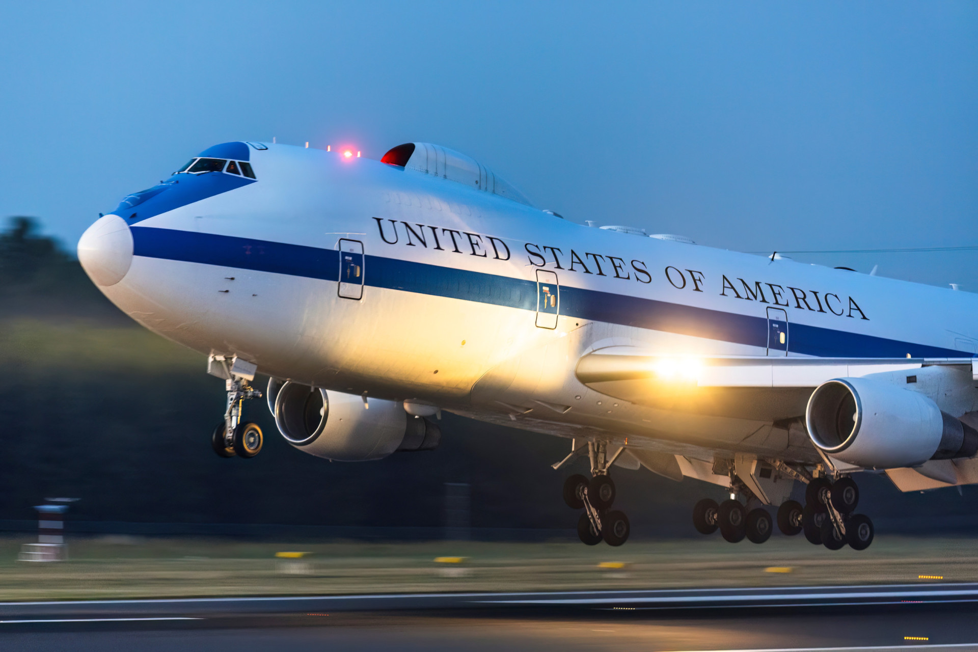 Why is US Air Force Boeing E-4B called the doomsday plane?