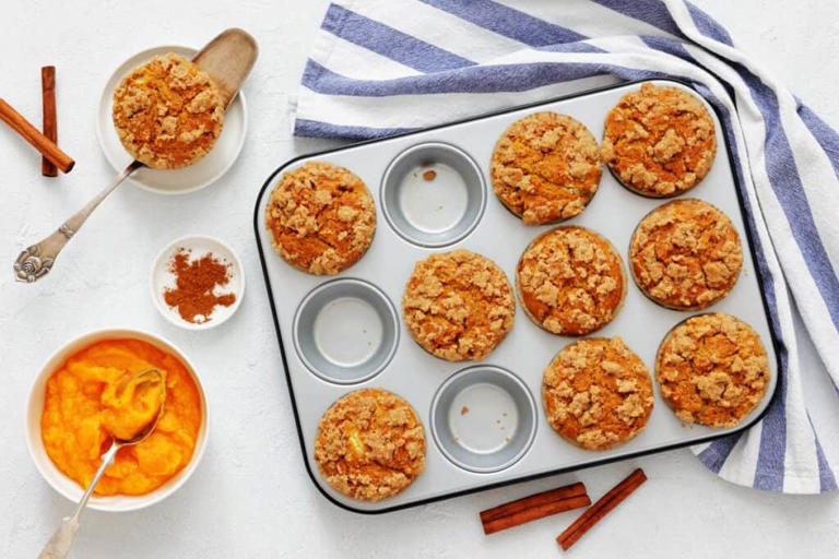 Streusel Pumpkin Cream Cheese Muffins