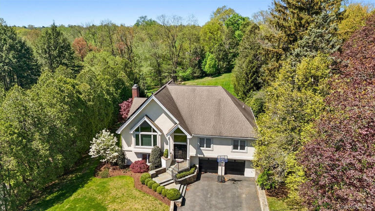 See Inside This 'Beautifully Renovated, Resort-Style' Westchester Home ...