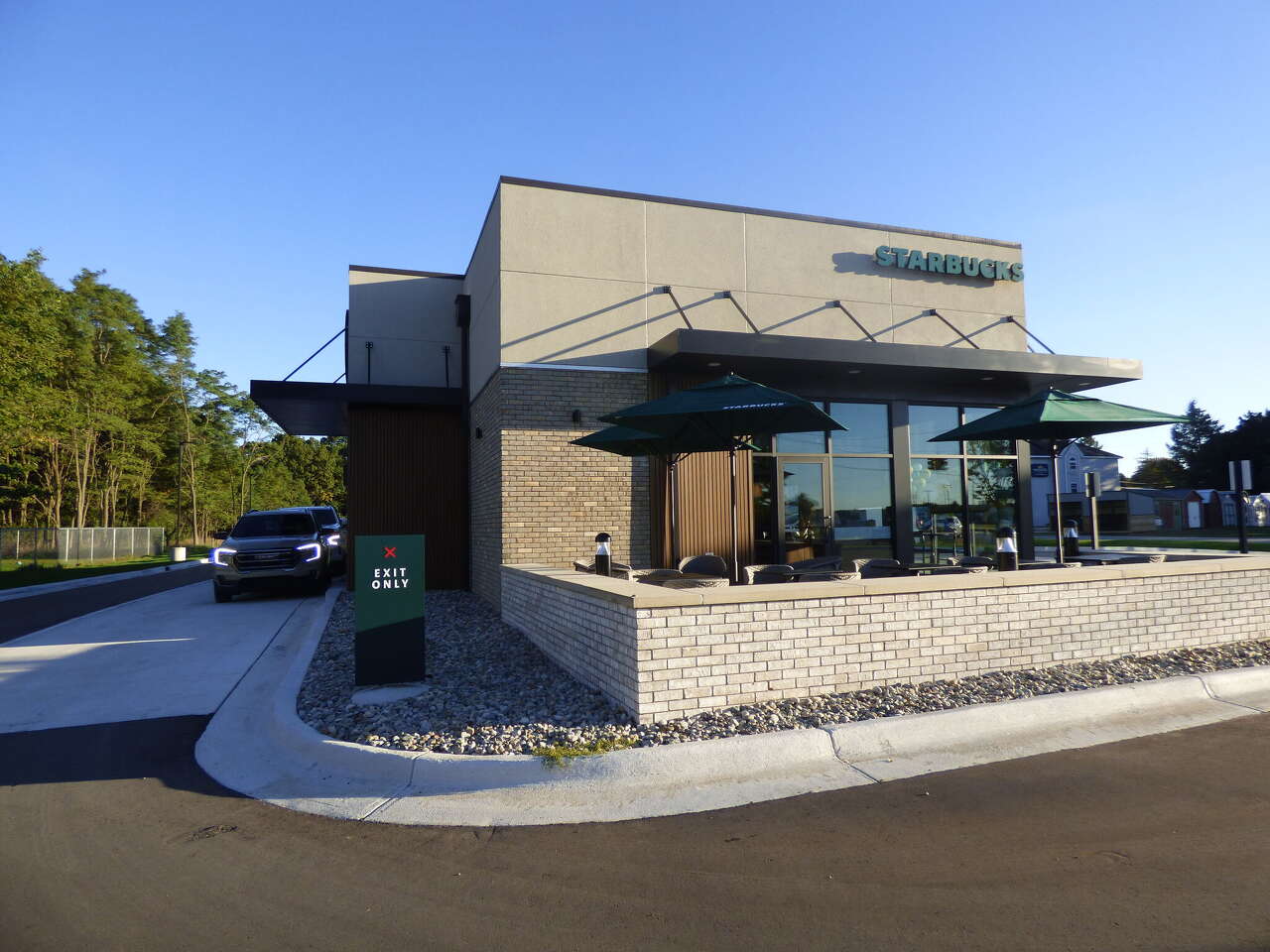 Starbucks opens in Manistee with busy morning rush