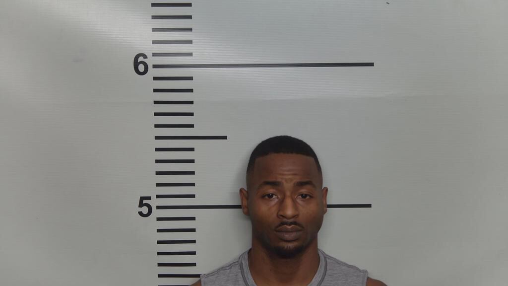 LMPD: Man charged with voyeurism after failed attempt to record man in ...