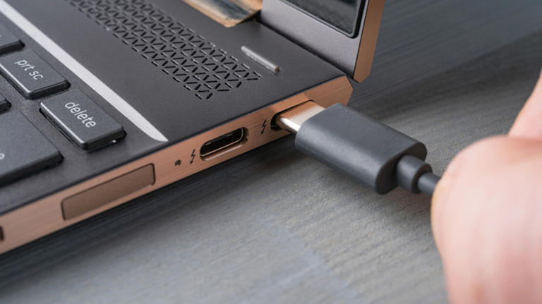 5 Things You Should Never Plug Into Your Laptop's USB Ports (And Why)