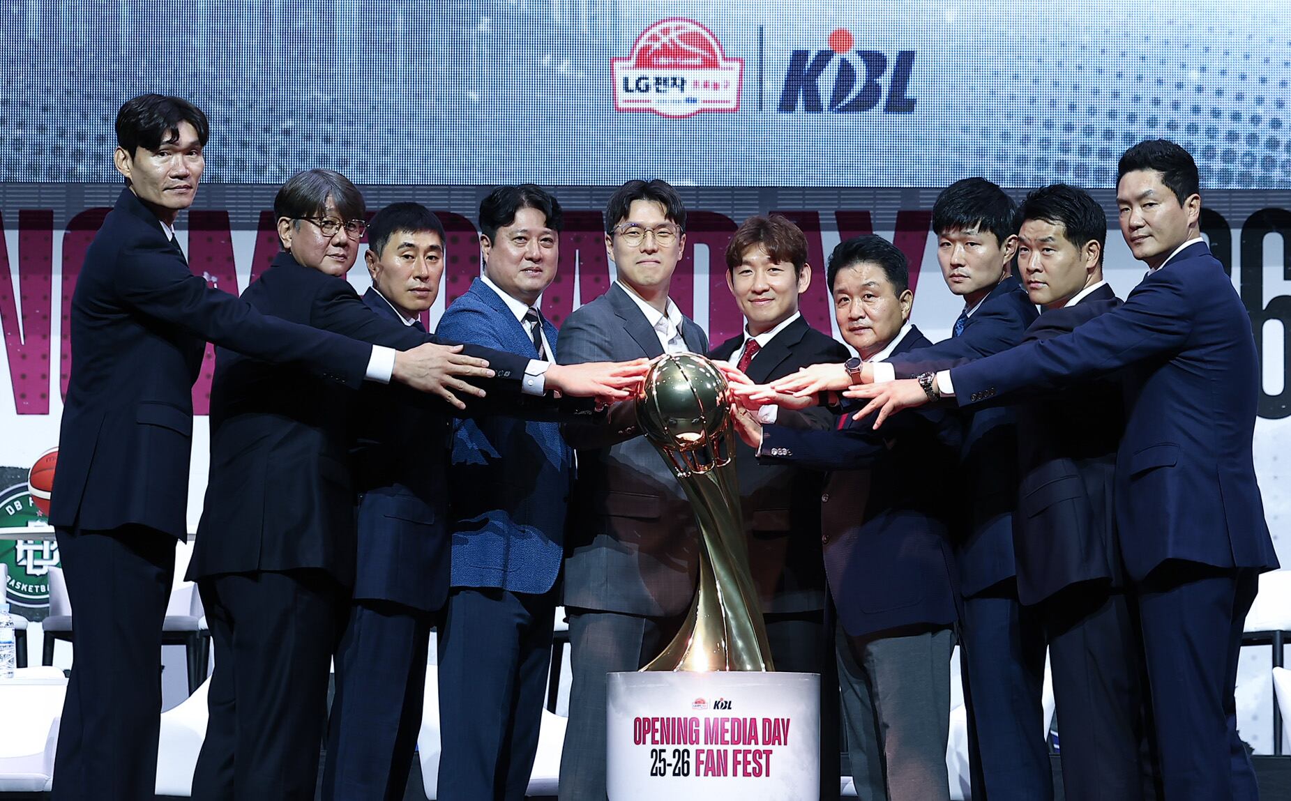 Busan KCC, Changwon LG Top Contenders for 2025-2026 Title