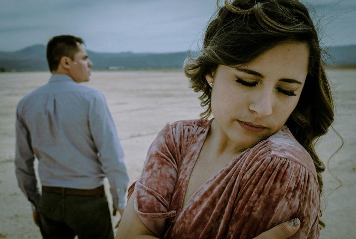 10 Signs You're Dealing With Emotional Avoidance In Relationships