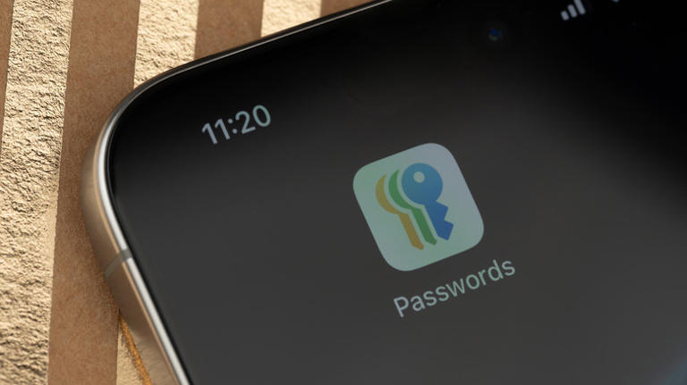 How To Use iOS's Built In Password Manager Feature (And Why You Should)