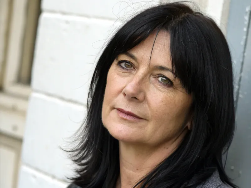 12 Common Hairstyle Mistakes That Age Women in Their 40s and 50s