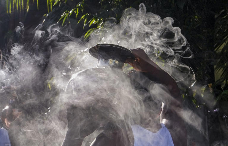 Devotees celebrate Maha Saptami as Bengal’s biggest festival Durga Puja ...