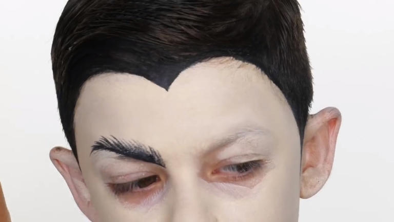 How to create a vampire face paint look in 7 easy steps