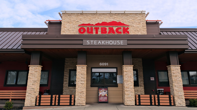 Outback Steakhouse's Employees Are Begging You To Stop Making This ...