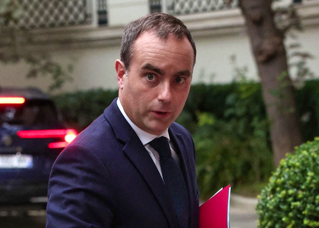 Master non validé: plainte contre Lecornu, qui contre-attaque