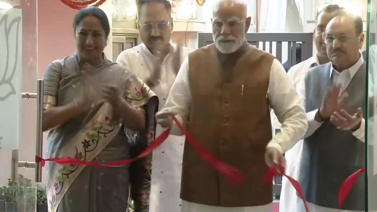 Watch: PM Modi inaugurates new BJP Delhi office at DDU Marg; leaders ...