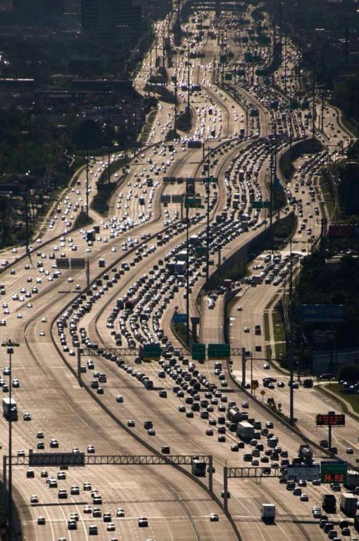 These 21 Dystopian Photos Prove "Urban Hell" Is A Real-Life Thing, And ...