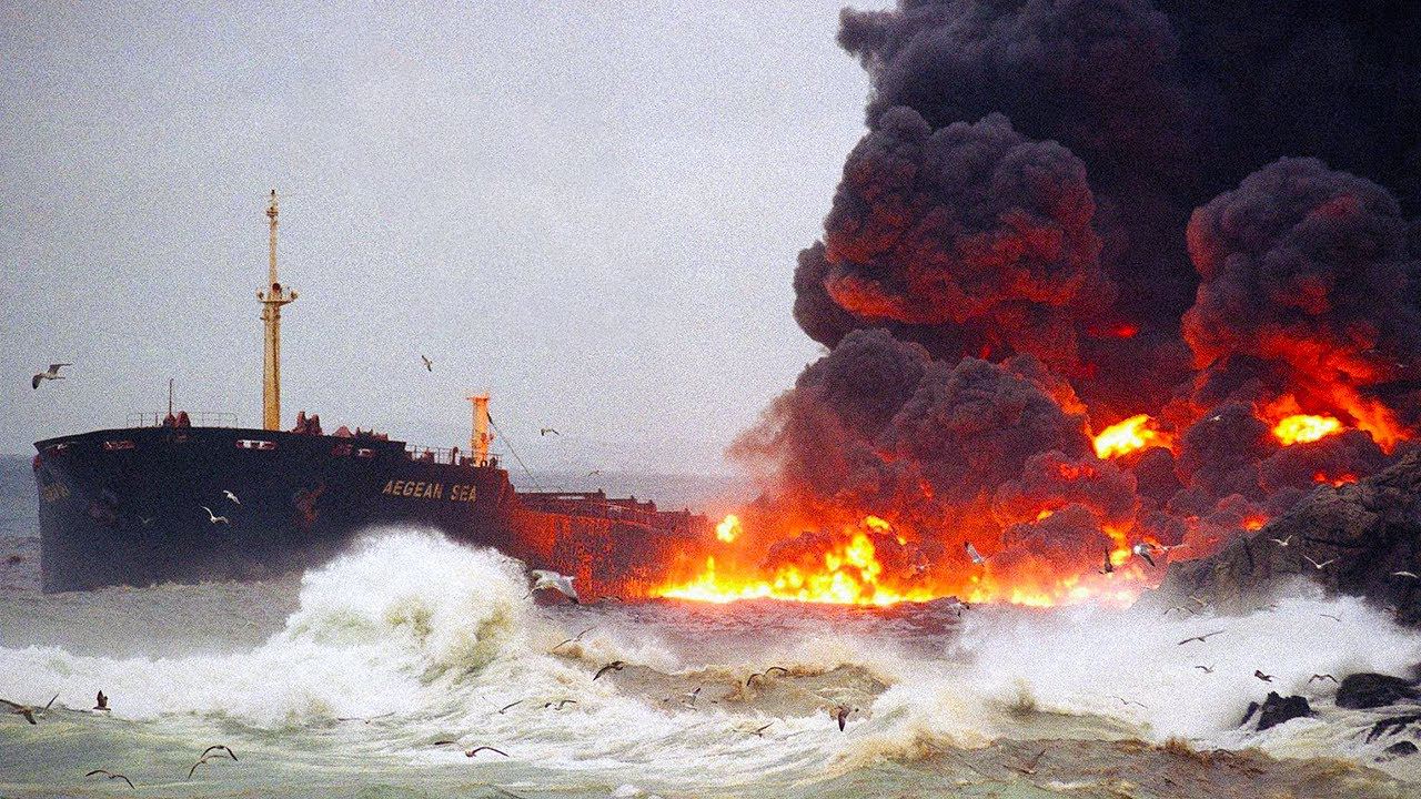 Oil Tanker Cracks in Half and Explodes on Camera