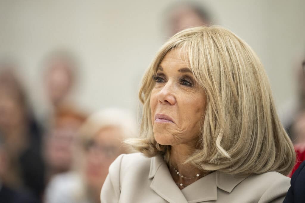 Brigitte Macron Ou Jean Michel: Brigitte Macron Jeune Photo Mariage – YBFSX