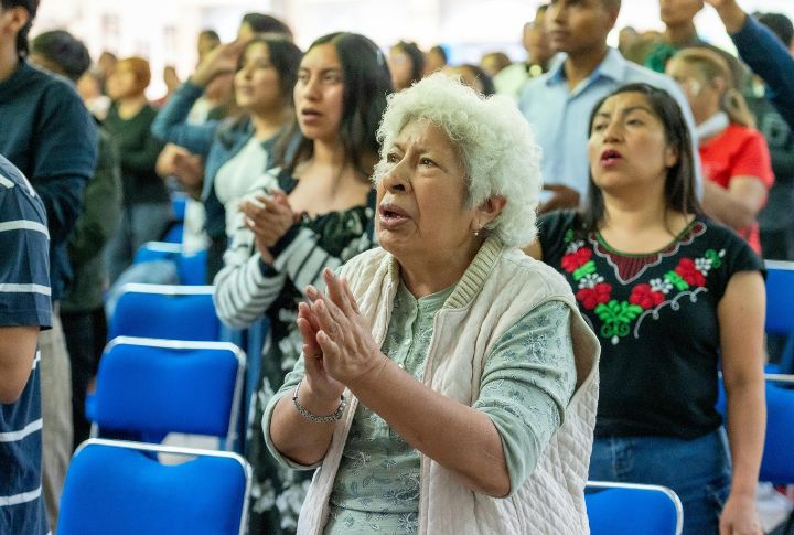10 Habits In Church That Older And Younger Generations See Very Differently