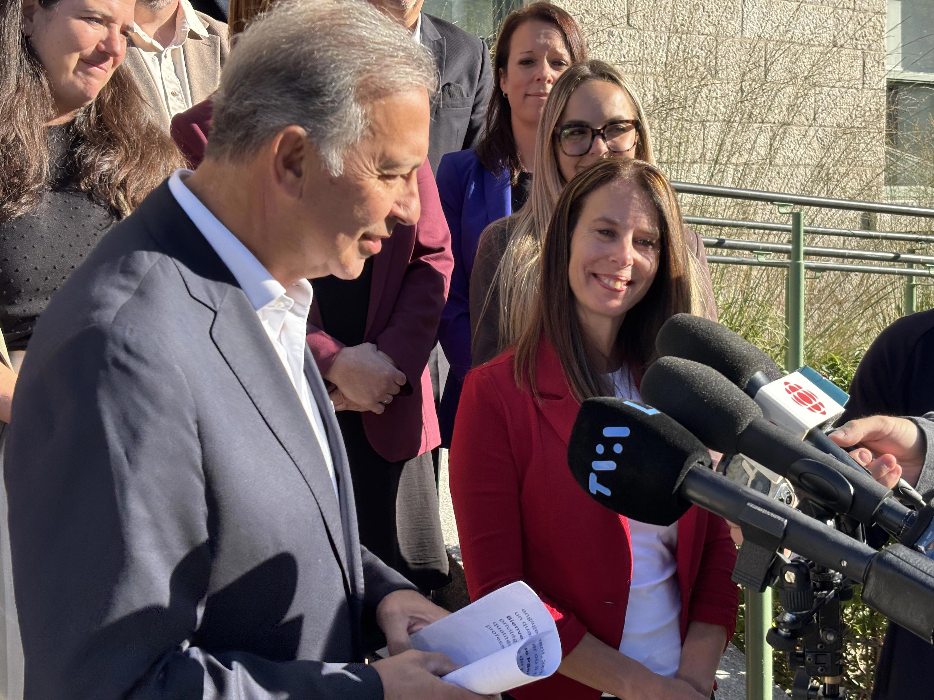 Sam Hamad remplace Napoléon Woo par une travailleuse sociale