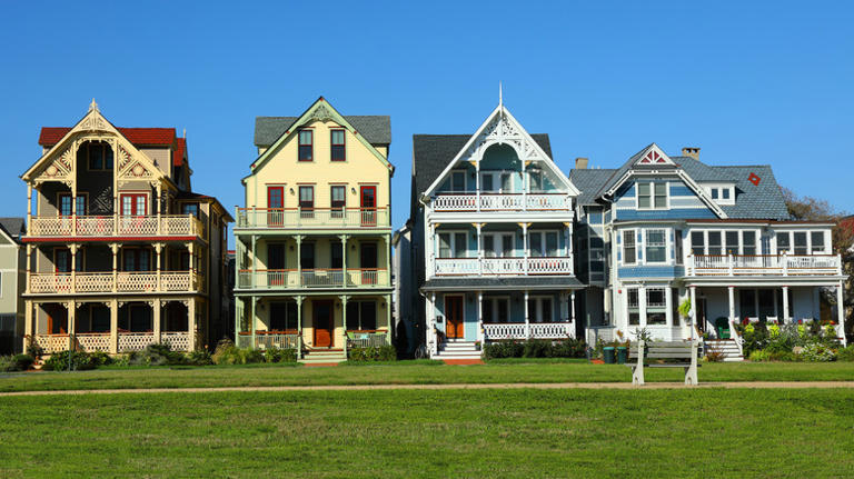 One Of New York City's Most Scenic Suburbs Is A Quaint Coastal Town ...