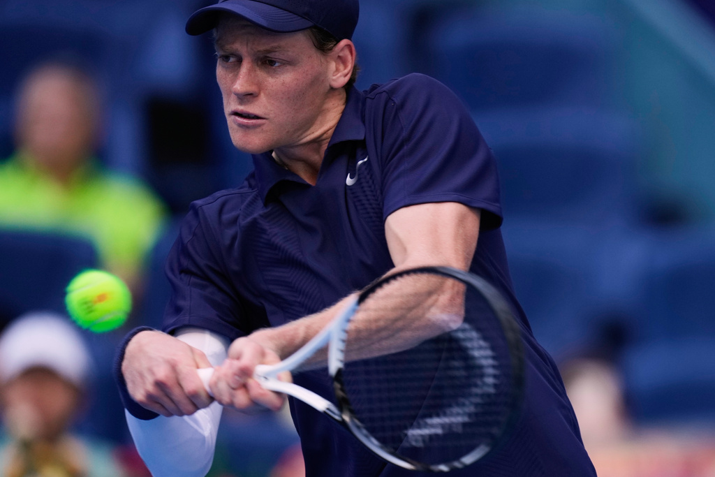 Swiatek wins 400th career match at China Open. Alcaraz reaches Japan final