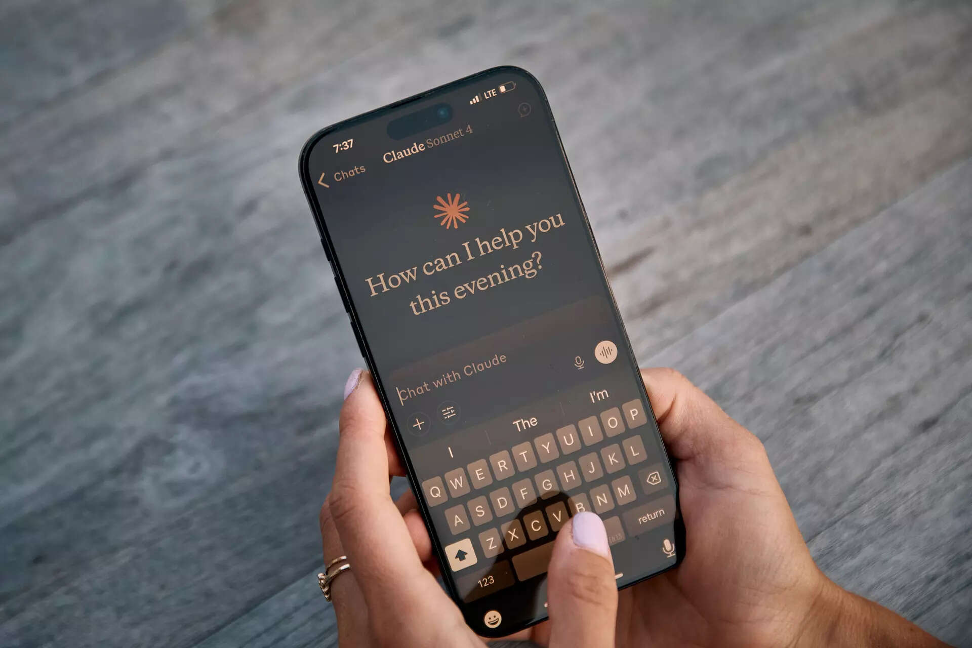 Anthropic launches Claude 4.5, touts better abilities, targets business ...