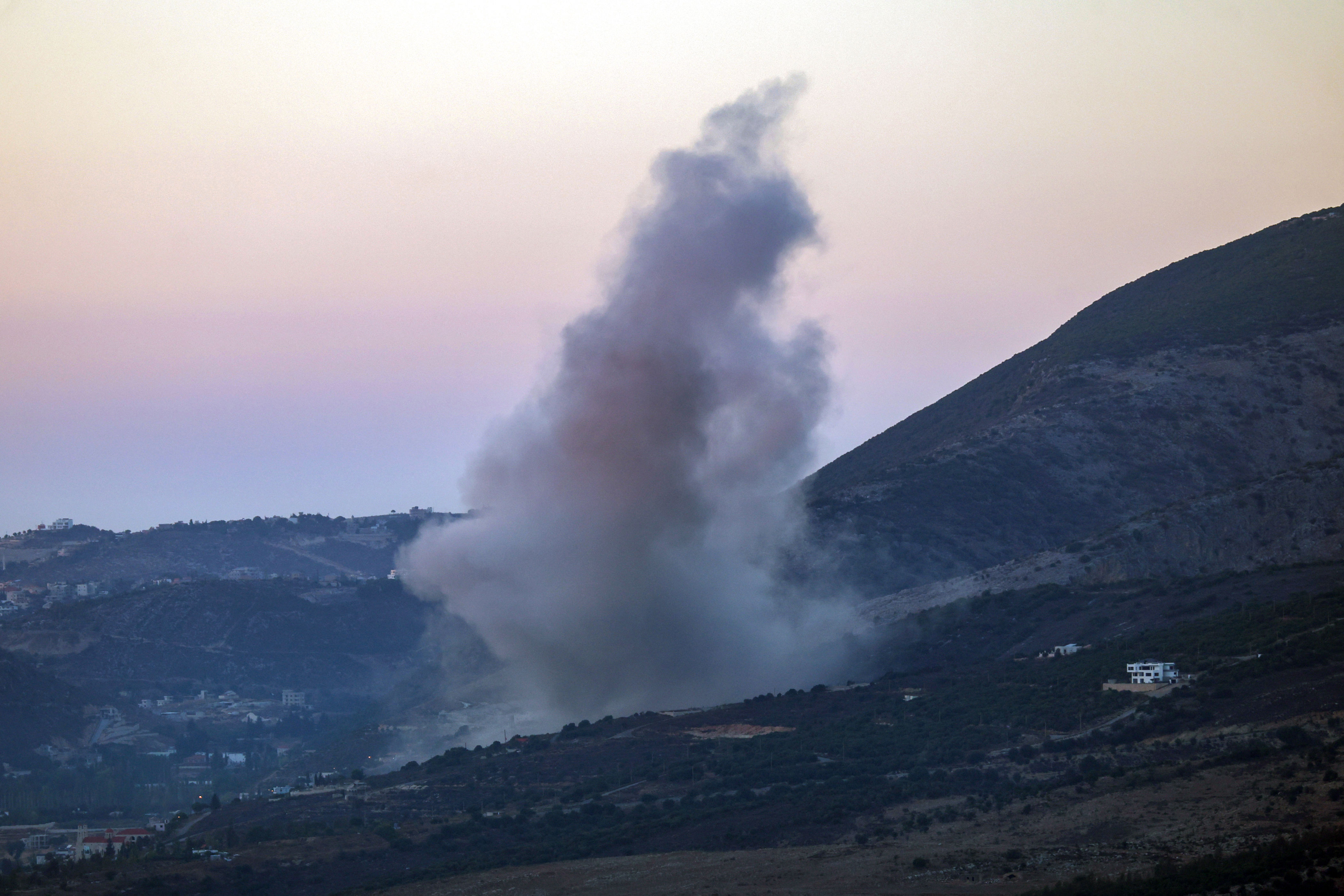 Israeli strikes kill four in new Lebanon ceasefire breach