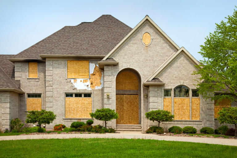 How to Board Up Your Home’s Windows Before a Hurricane