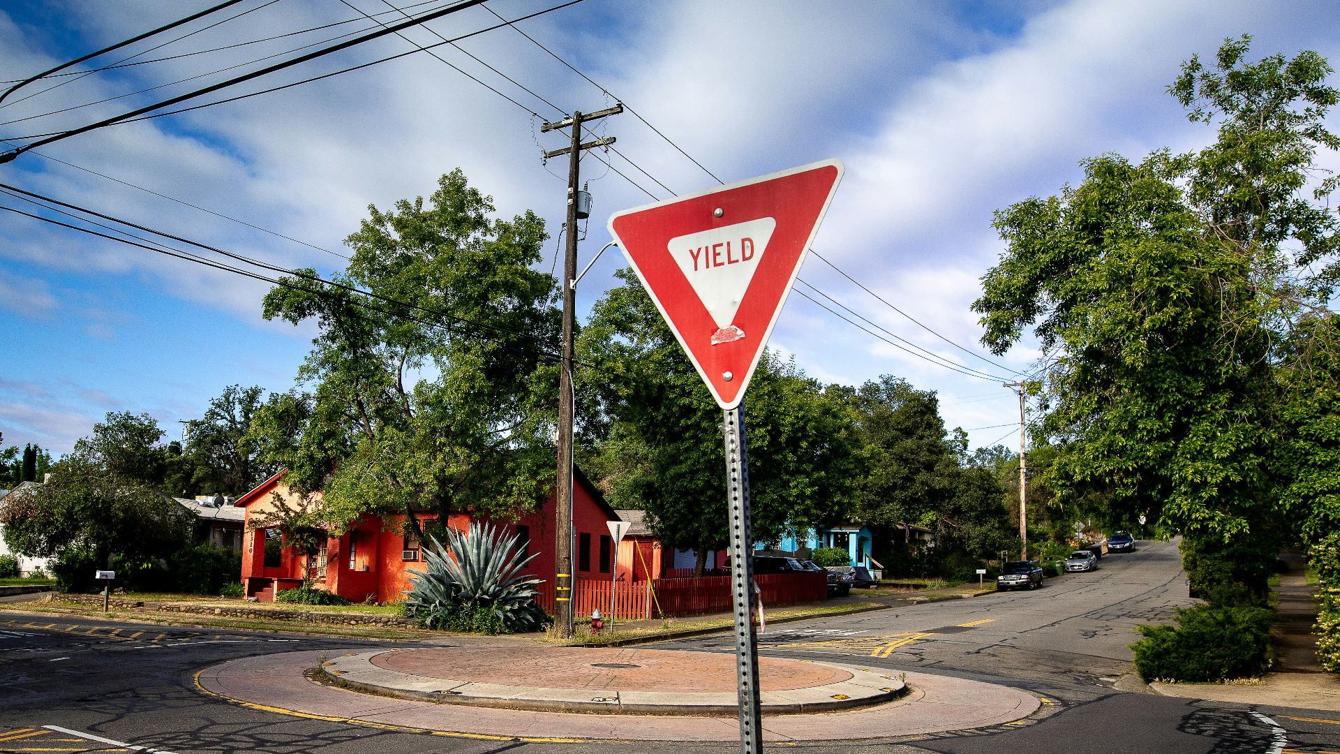 20 Road Signs Only Good Drivers Can—And Do—Recognize