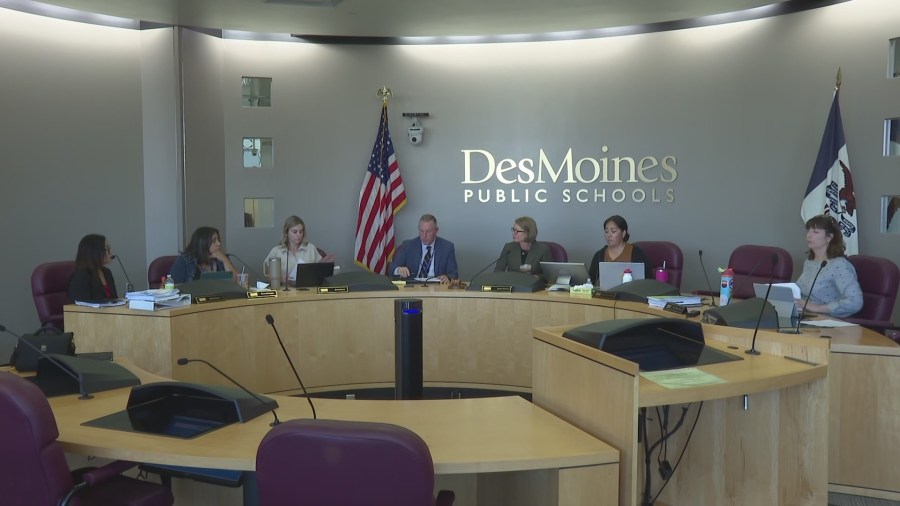 Des Moines School Board accepts Superintendent Dr. Ian Roberts’ resignation