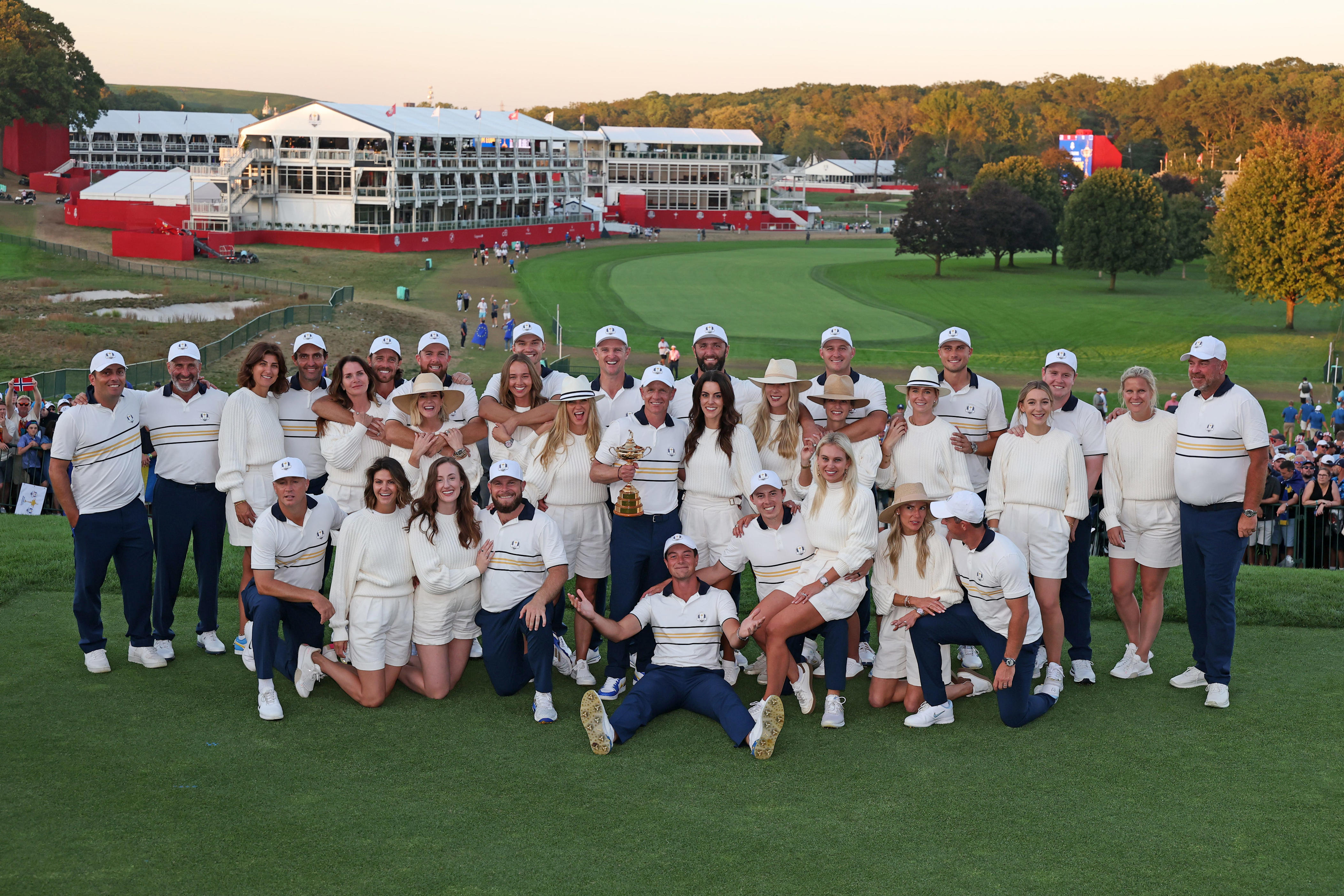 Viktor Hovland recreates iconic wives and girlfriends team photo after ...